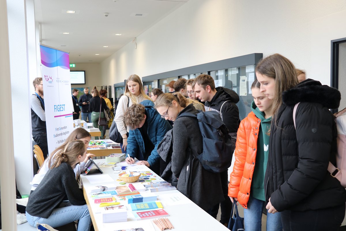 „Hochschule erleben“: Erfolgreicher Infotag für Studieninteressierte in ...